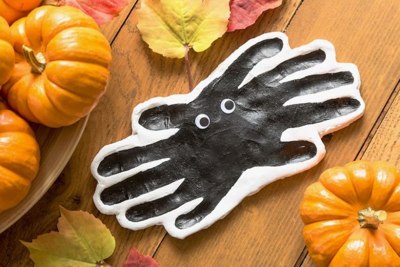 25+ Spooky Halloween crafts for kids (but not too spooky!!!) - Messy ...