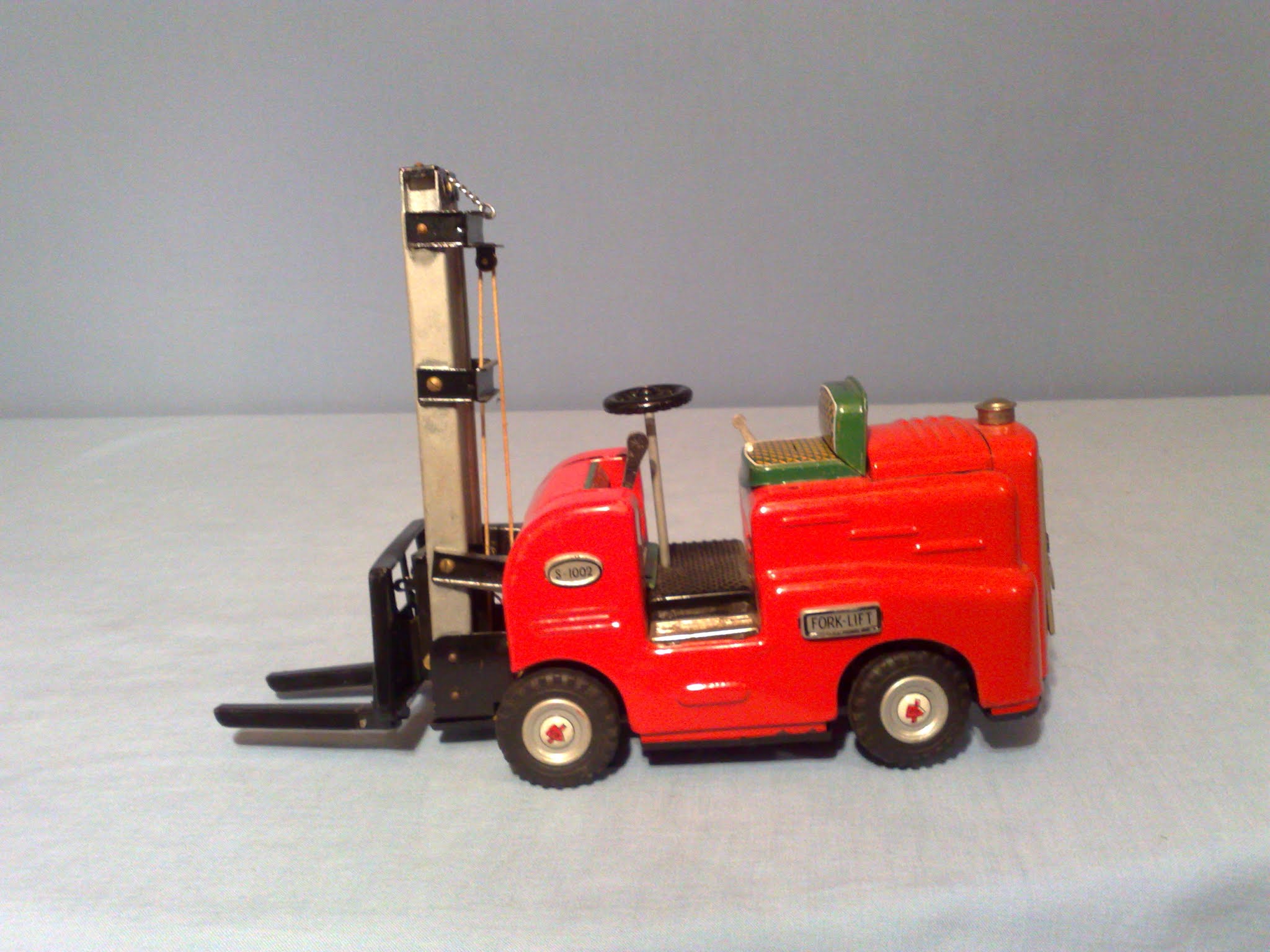 TOM's TECH TOYS: MODERN TOYS JAPAN