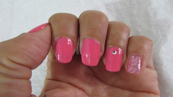 Nail art: rosa e glitter -Galera Fashion