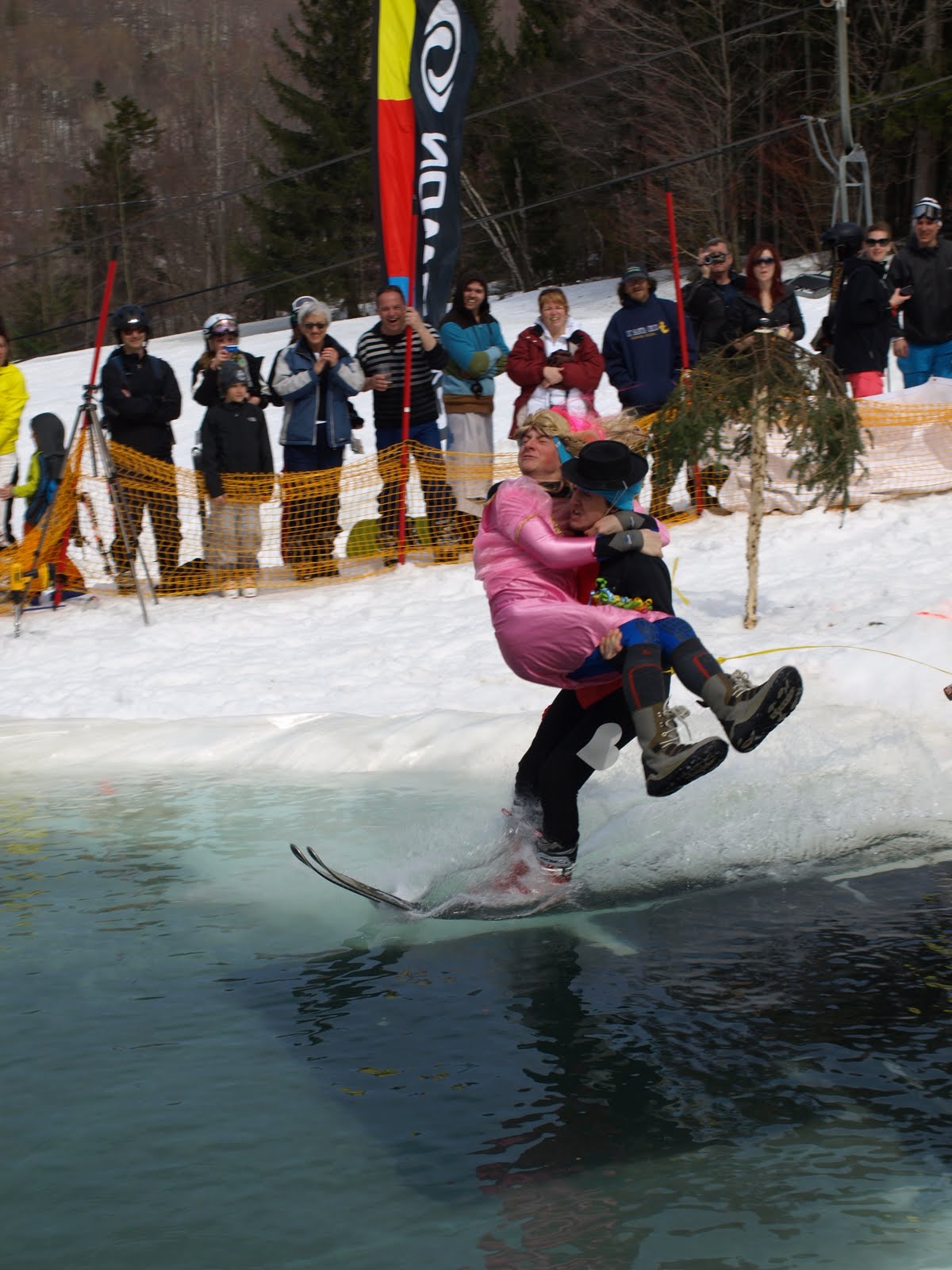 Guibol's Canadian Travel: WATER SLIDE à SUTTON