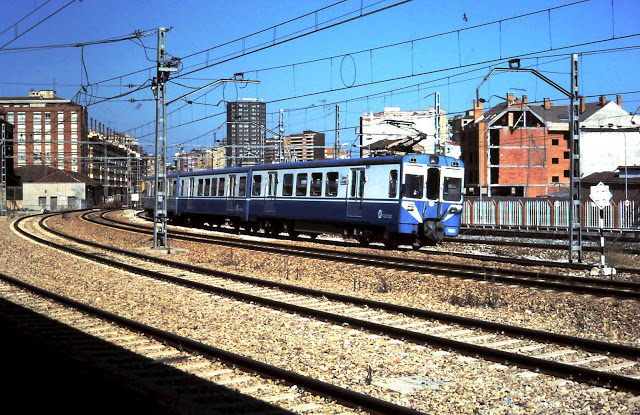 Trenes y tiempos: Crónicas de la vía estrecha (XXXIII R): Eléctricas ...