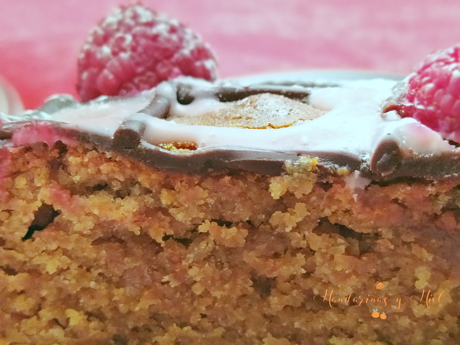 Pastel de turrón, almendra y chocolate | Mandarinas y miel