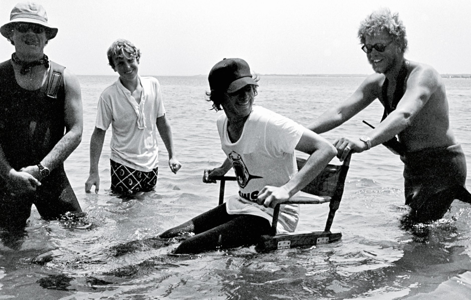 10 Amazing Behind-the-Scenes Photos From the Making of the Film ‘Jaws ...