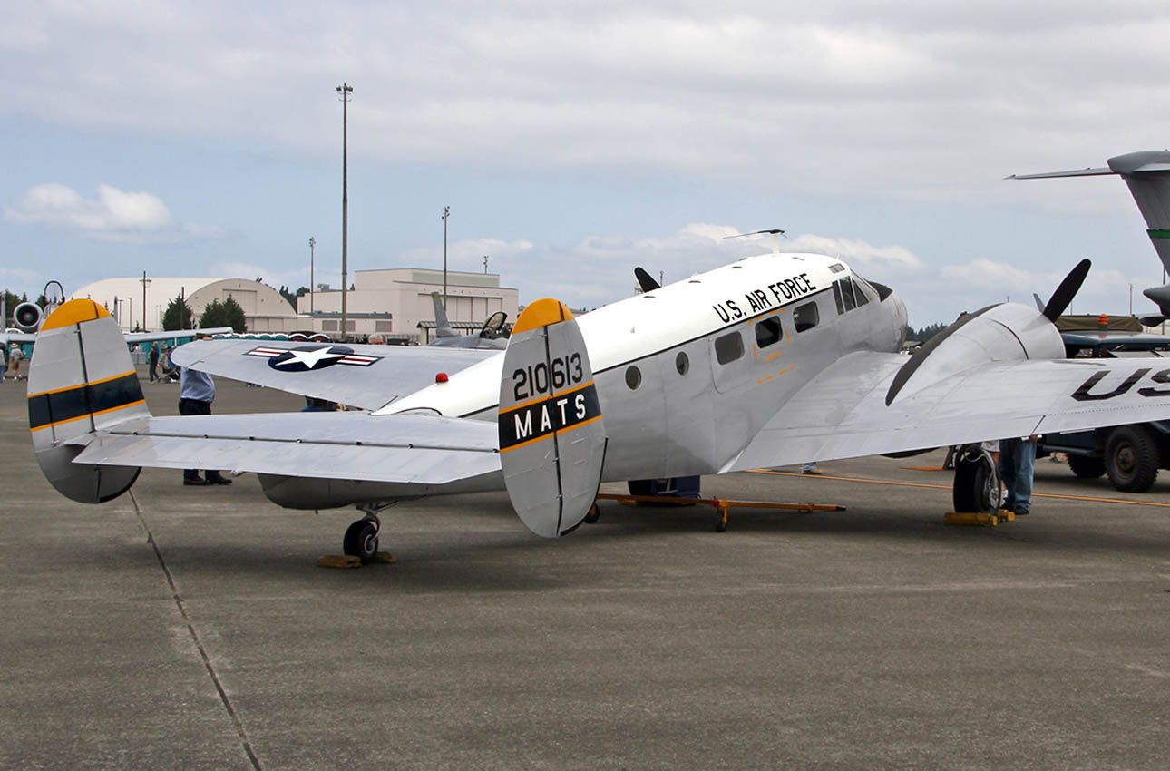 nhungdoicanh: Beechcraft C-45 Expeditor