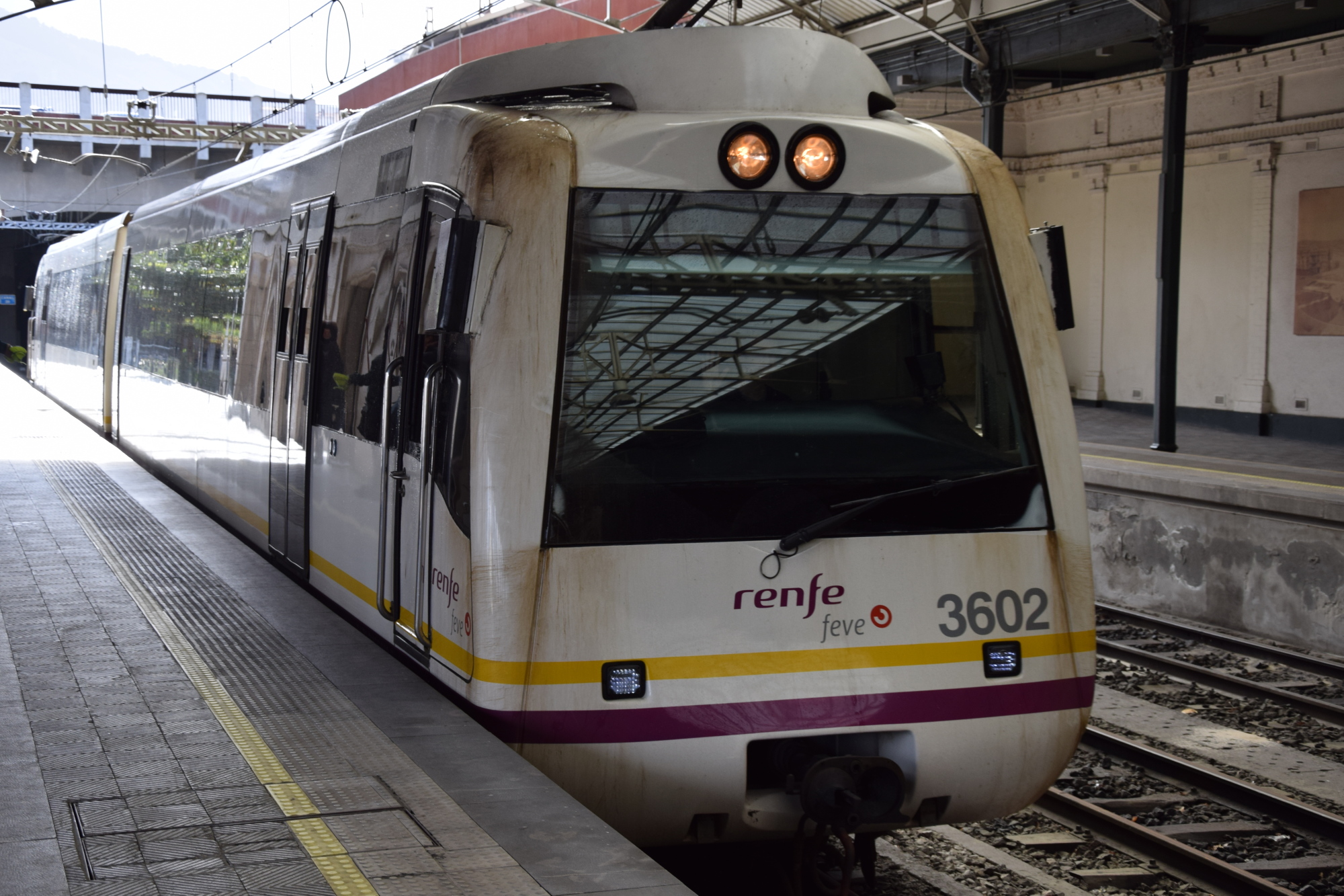 Unos cuantos trenes: FOTOGRAFÍA --- Serie 3600