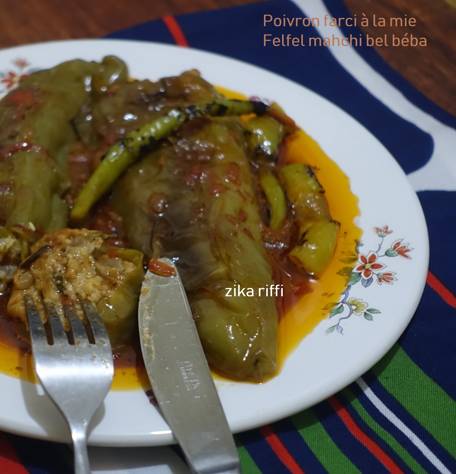 Felfel mahchi bel béba- Poivron farci à la mie, mijoté