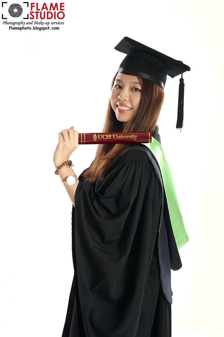 Flame Graduation Photography Studio: Graduation Convocation Family ...