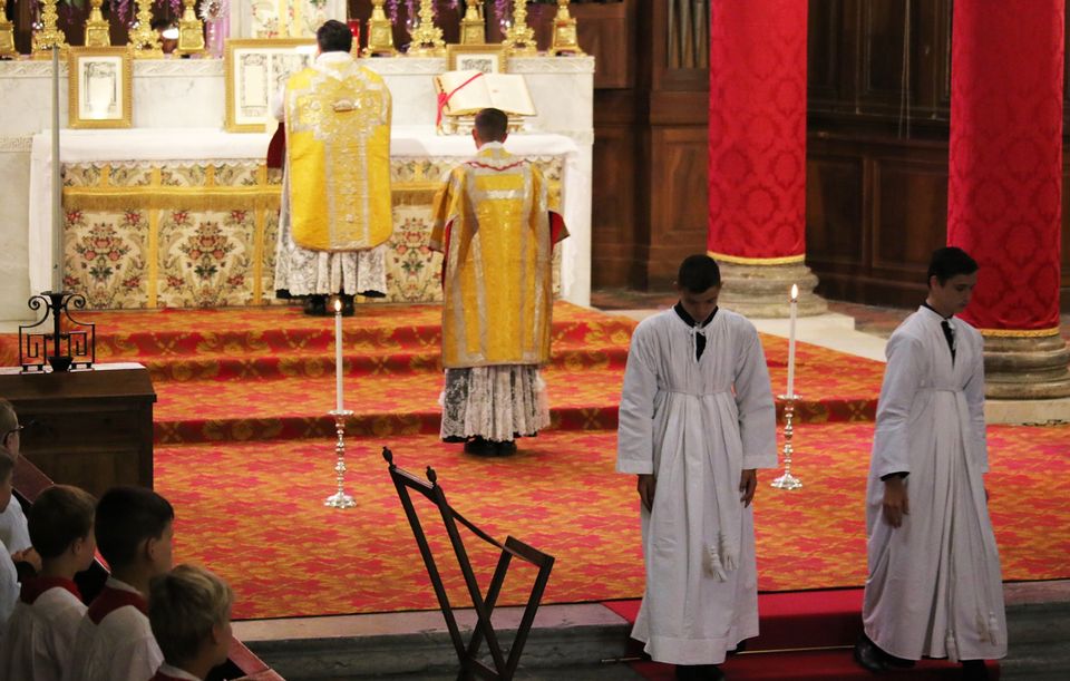 New Liturgical Movement: Another Solemn Mass in the Rite of Lyon