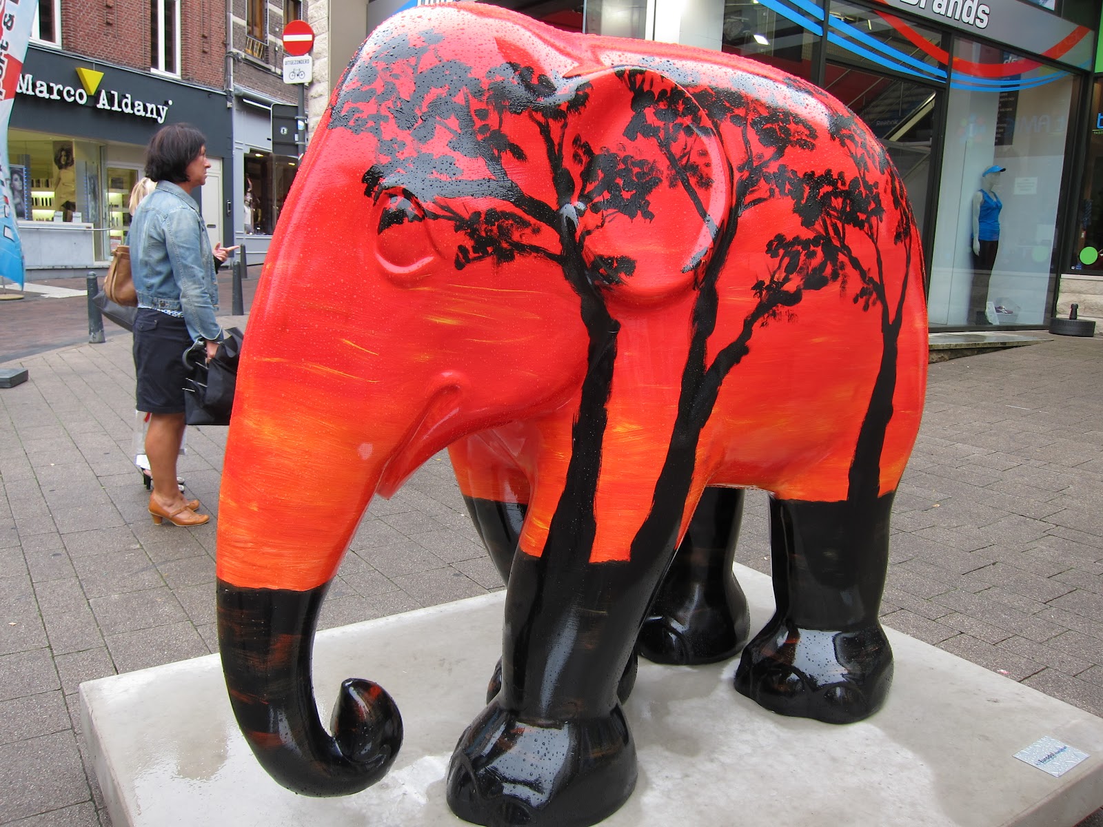 an american in belgië : Olifant Parade