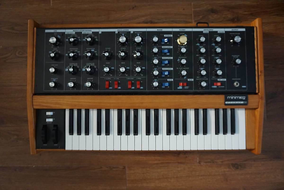 MATRIXSYNTH: Moog MiniMoog Voyager Old School w/ Gold Knob Mod