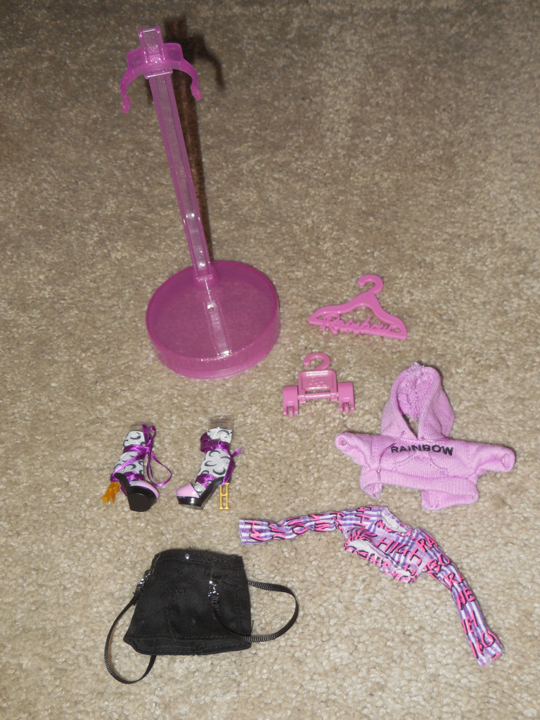 Veni Vidi Dolli: REVIEW: Rainbow High Series 3 Emi Vanda