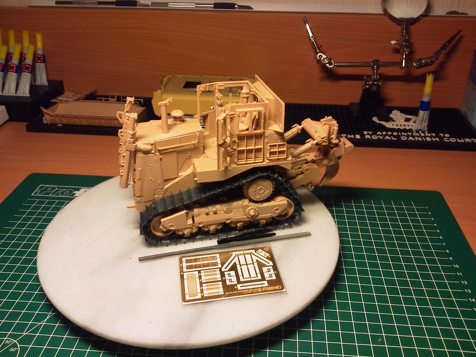 LUITZEN-MODELS 1:35: D9R [DOOBY] DOZER MENG MODELS LUITZEN-MODELS