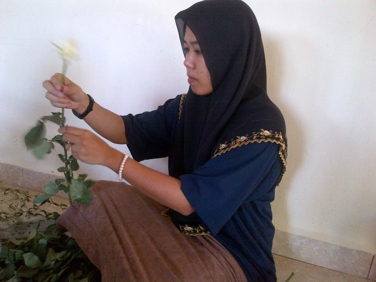 Bake With Jue: Mengubah Bunga Tangan Teluki dan White Rose