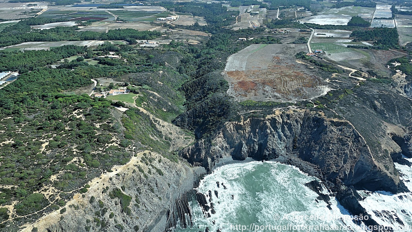 A Terceira Dimensão: Praia da Quebrada (Rogil)