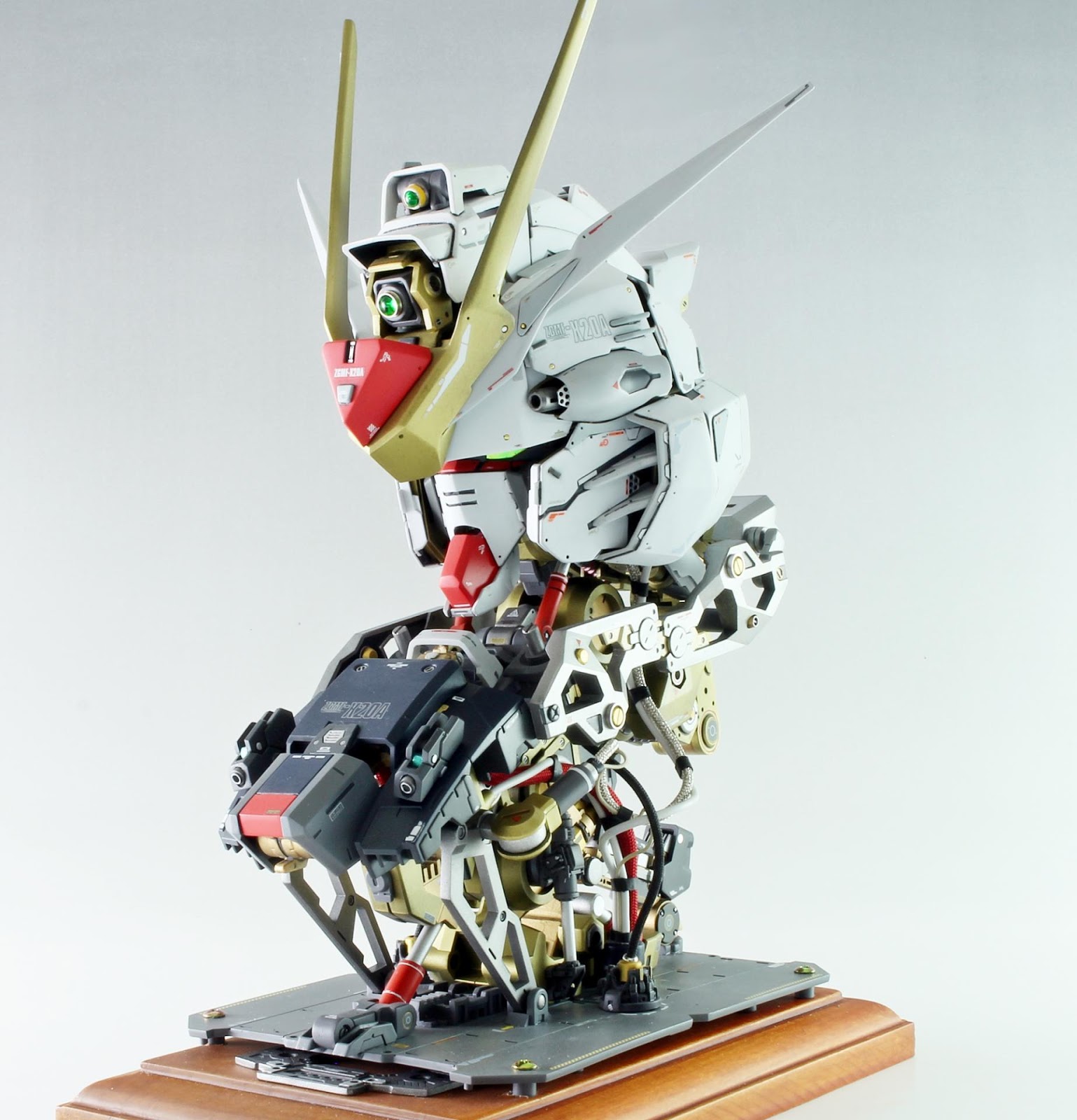 Custom Build: 1/35 Strike Freedom Gundam head display