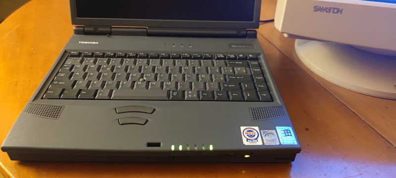 Windows Mini OS, sistema operativo ligero de Windows XP | Retro Playing BCN