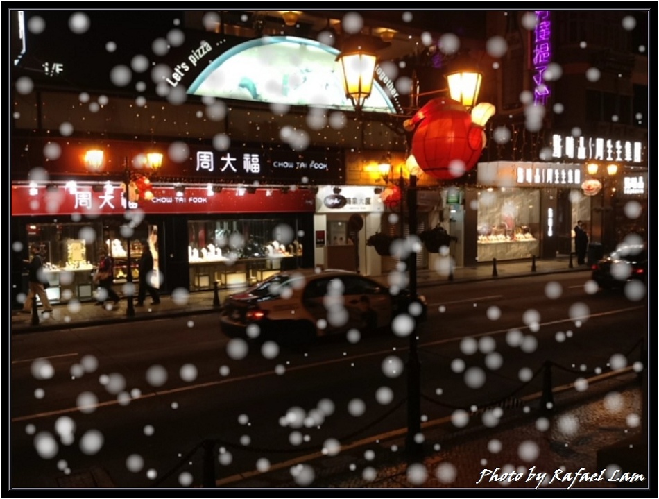 Rafael Lam's Travel & Photography World: Snow in Macau... Merry X'mas