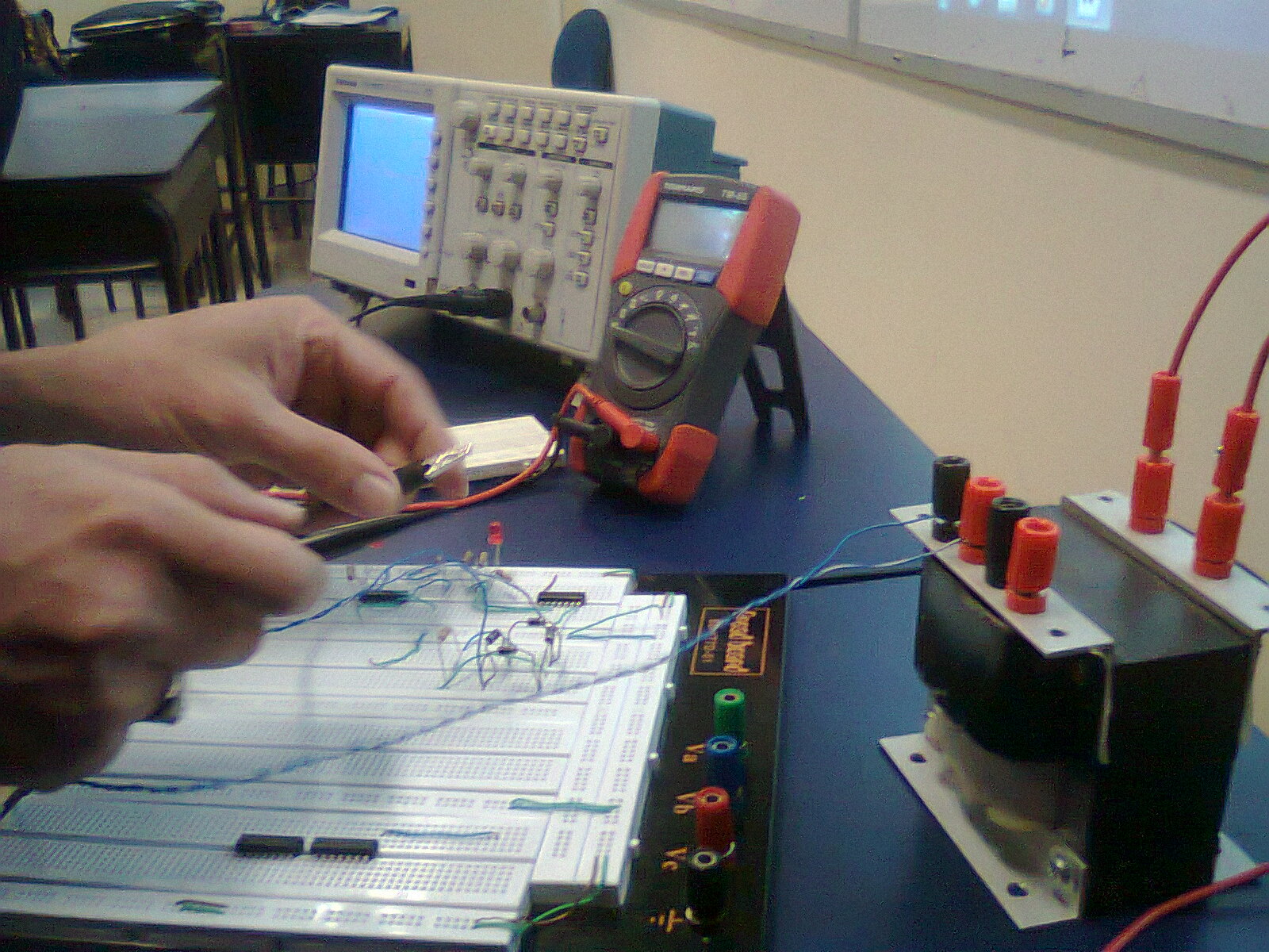 Electrónica Básica: PRACTICA CON LOS DIODOS RECTIFICADORES