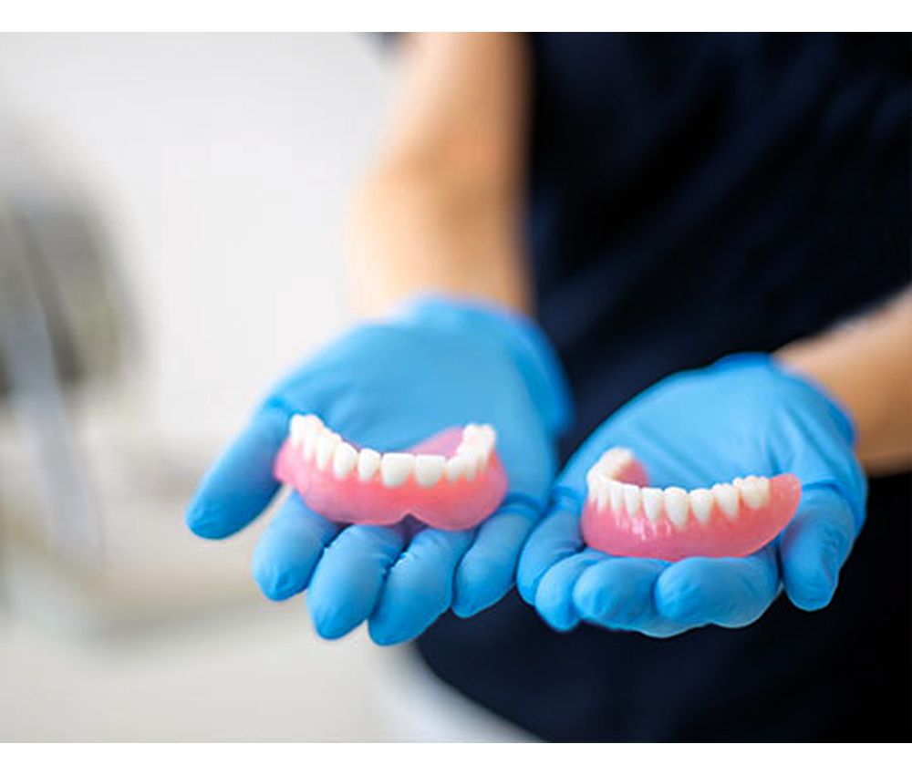 ¿Cuando es necesario cambiar una prótesis dental removible? - OdontoVida