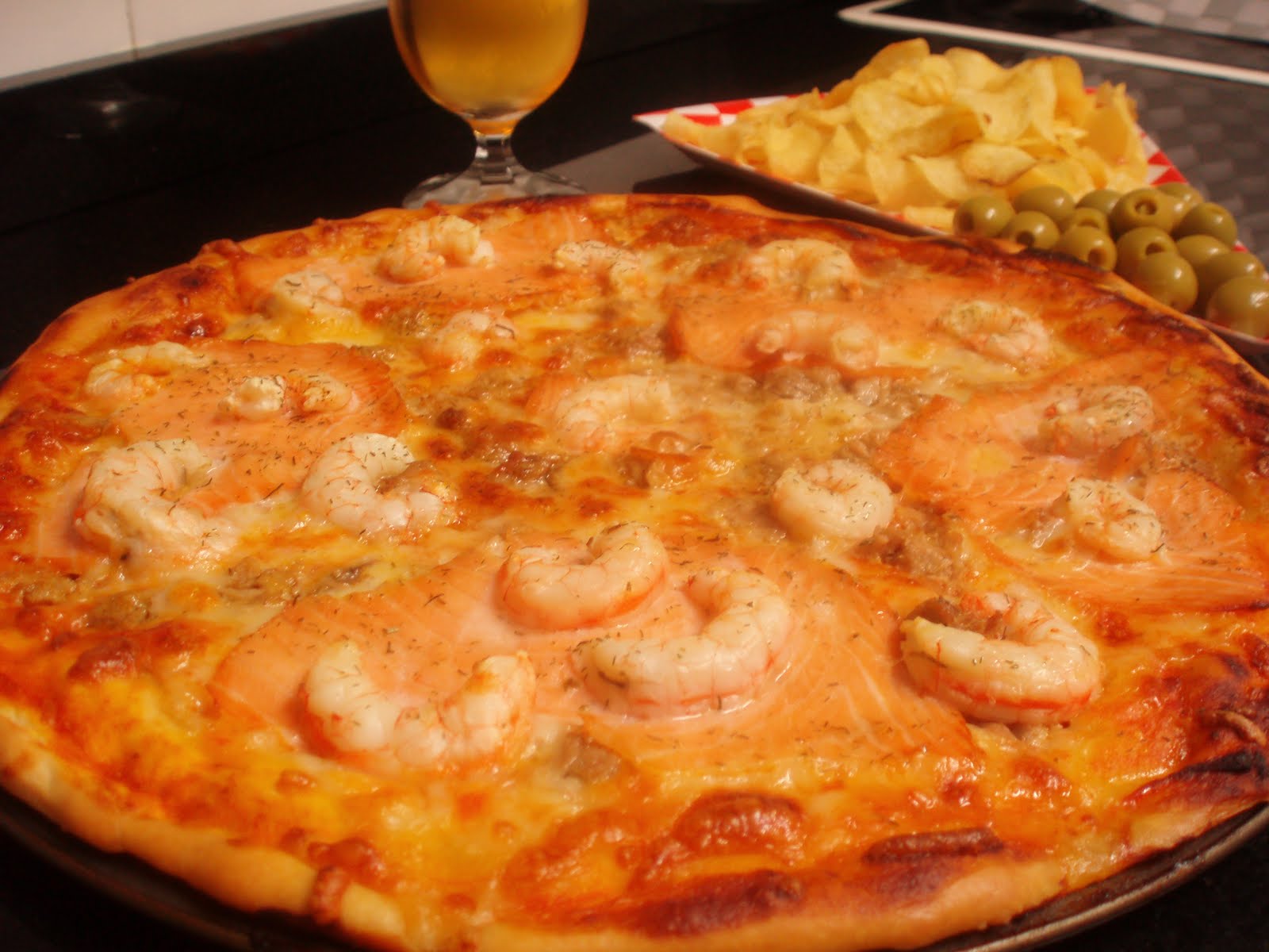 La cocina de Deleyn: Pizza de salmón y gambas al aceite de ajo
