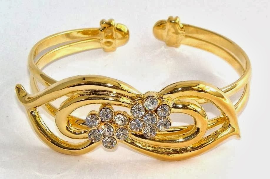 Public Information Library: Mga Larawan at bracelets ng ginto artifacts