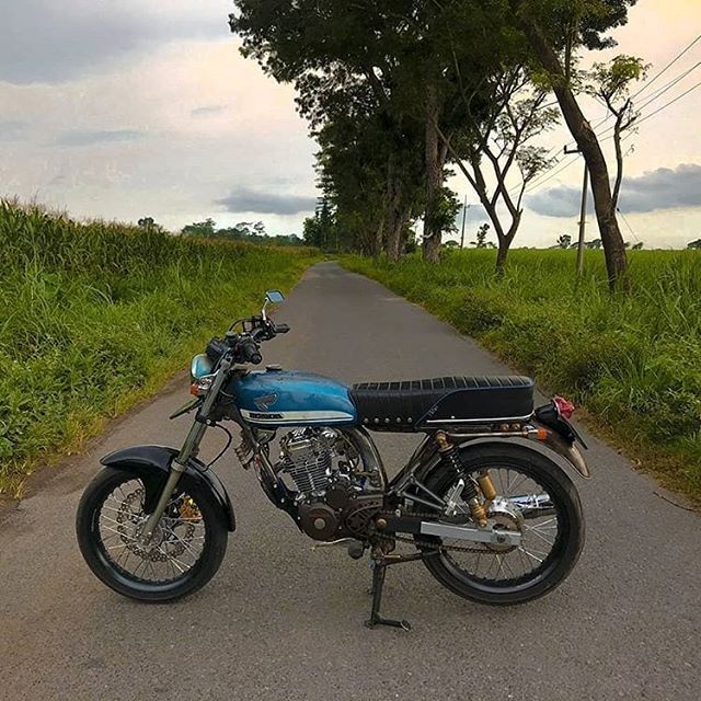20 Gambar HD Modifikasi CB 100 Warna Biru Terbaru 2020