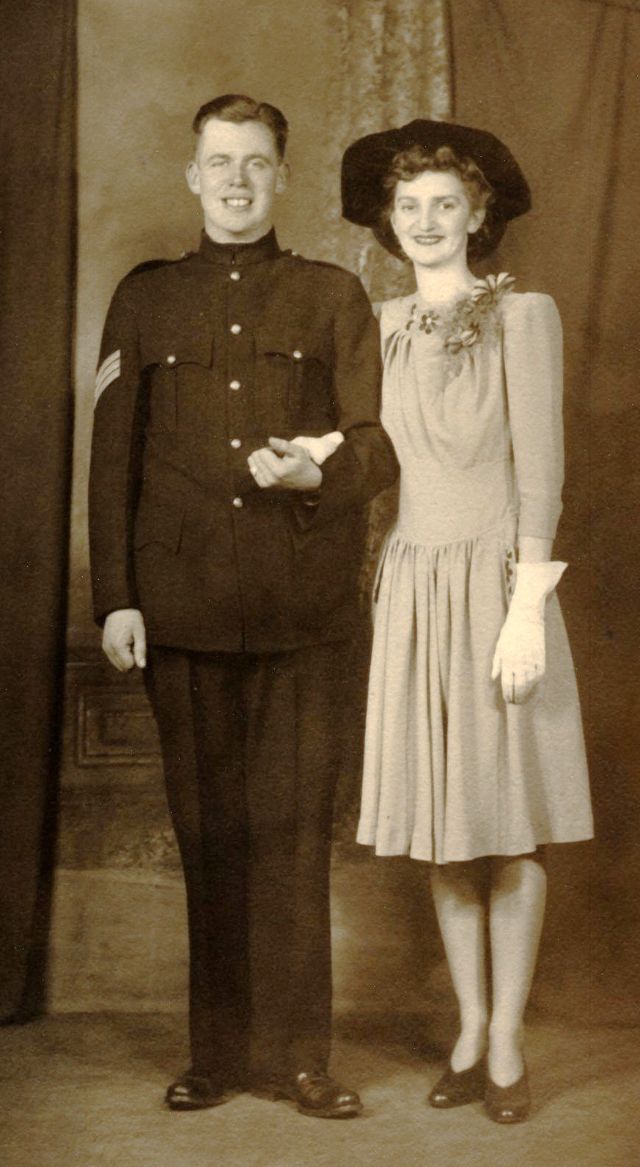Wartime Marriage: Lovely Photos of WWII Soldiers With Their Brides ...