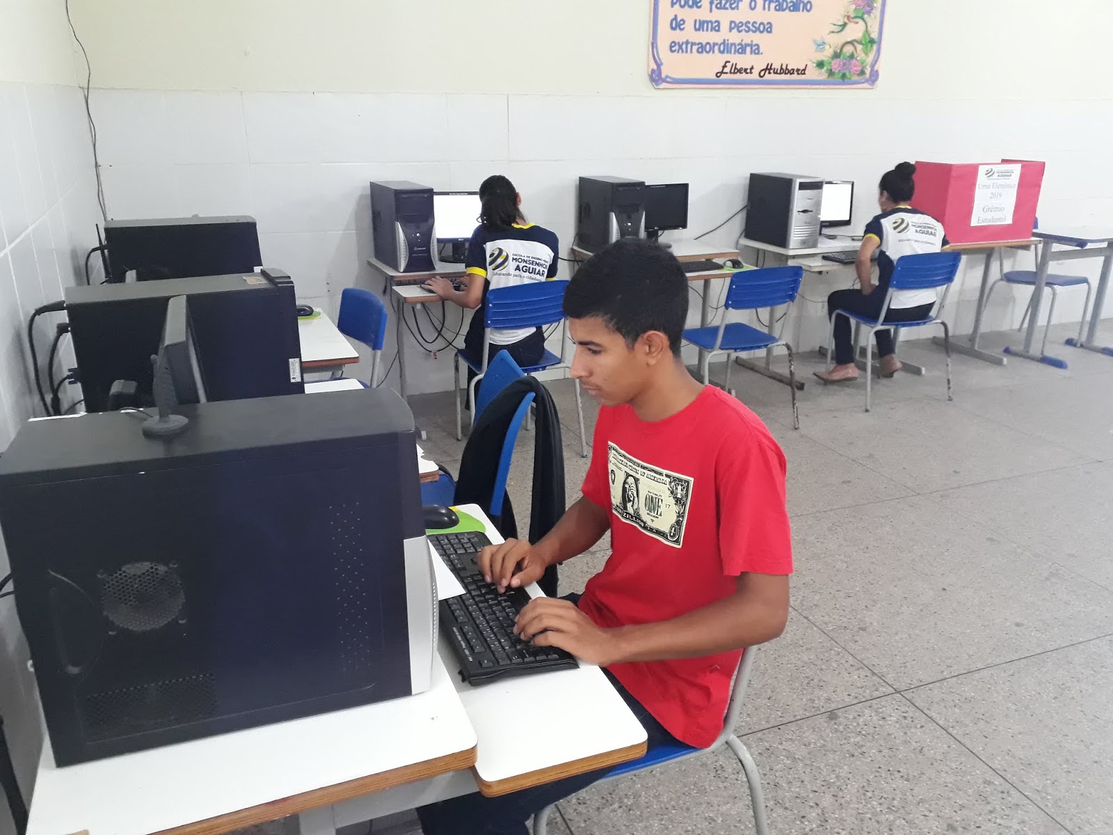 Disciplina Optativa Informática no Laboratório Educacional de ...