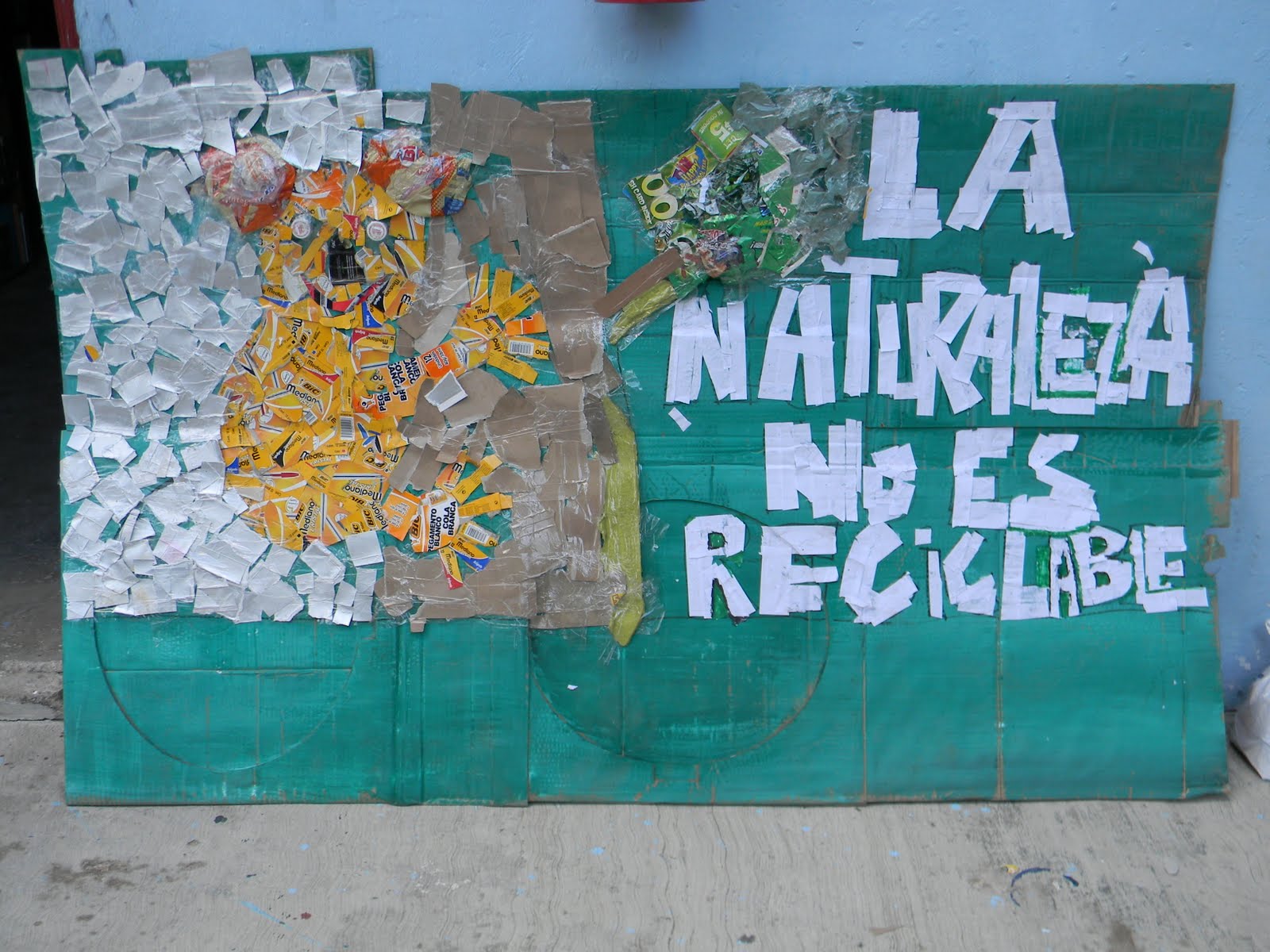 Silvina Brude: Murales con Basura reciclada... LA NATURALEZA NO ES ...