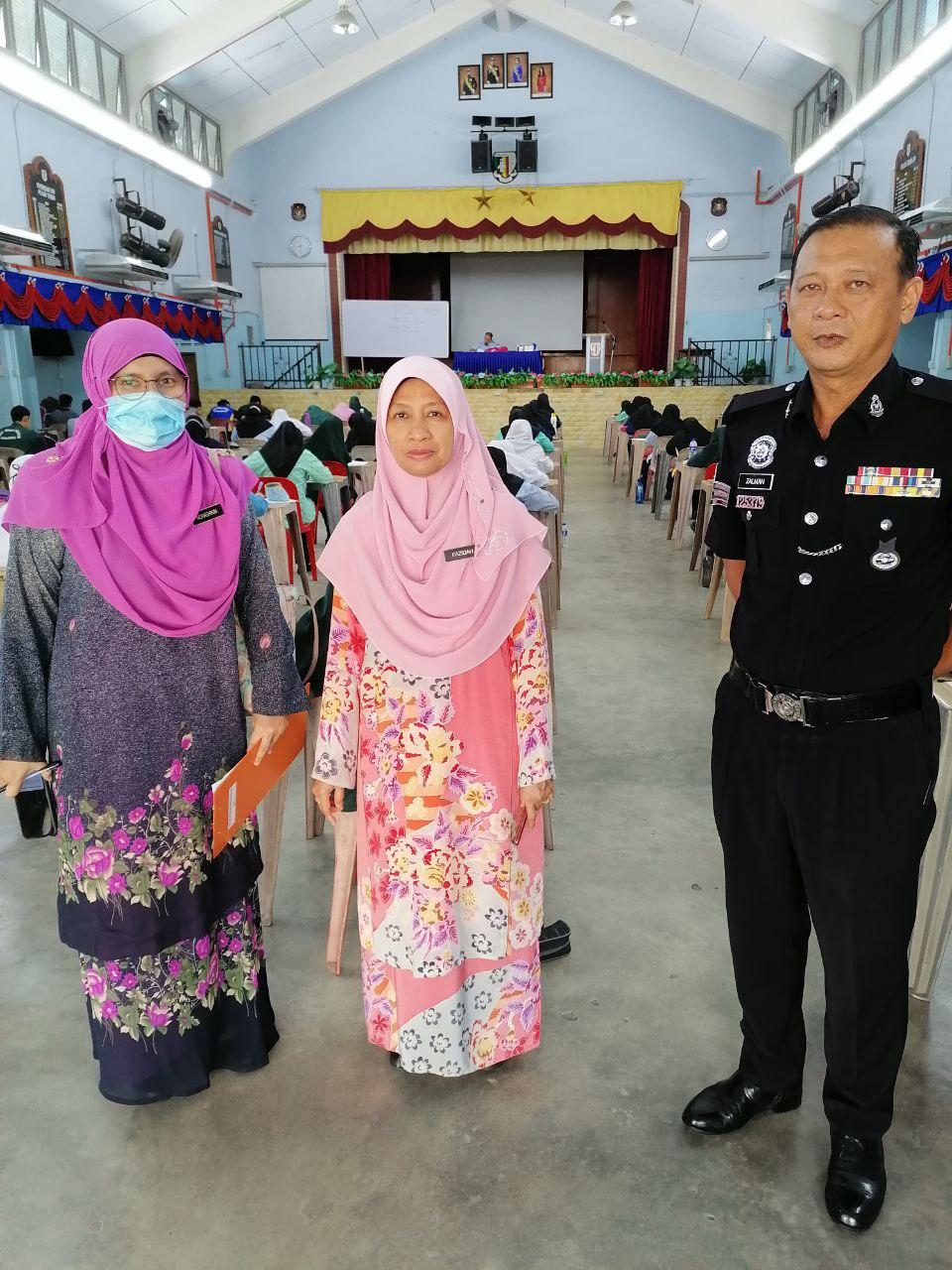 Pemerhatian Pelaksanaan SOP di sekolah oleh Pegawai PPD dan Polis Kluang