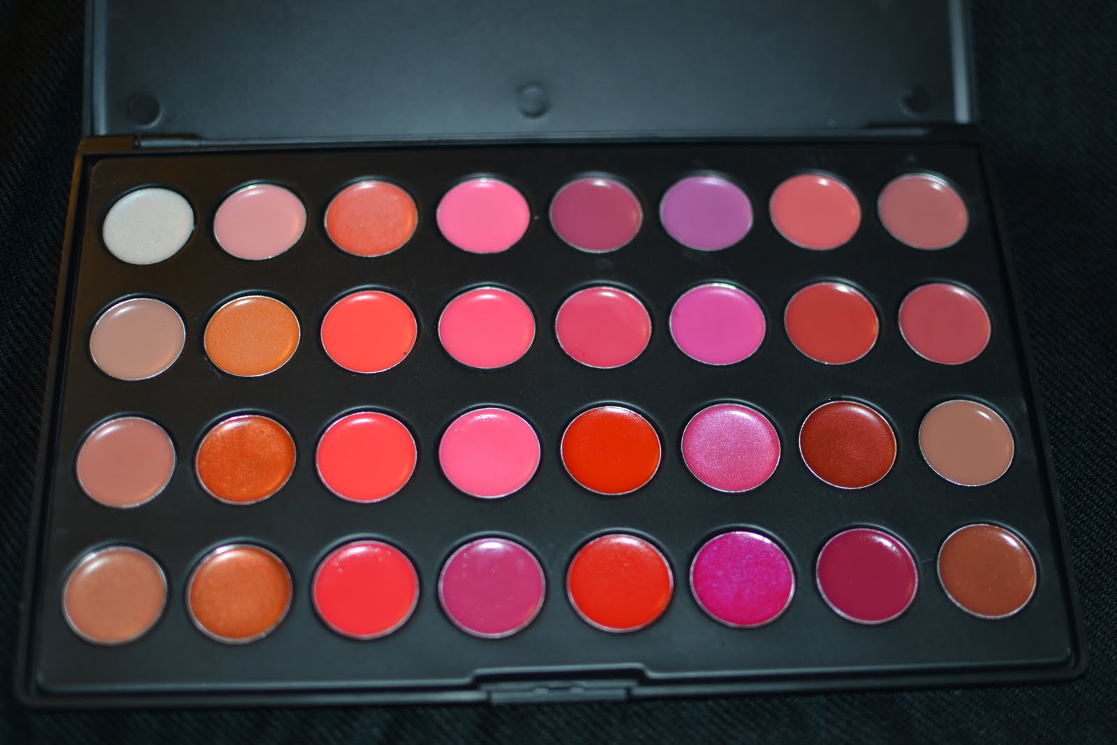 Makeup by Donna Marie: Le Cosmetique 32 Lip Color Palette Review