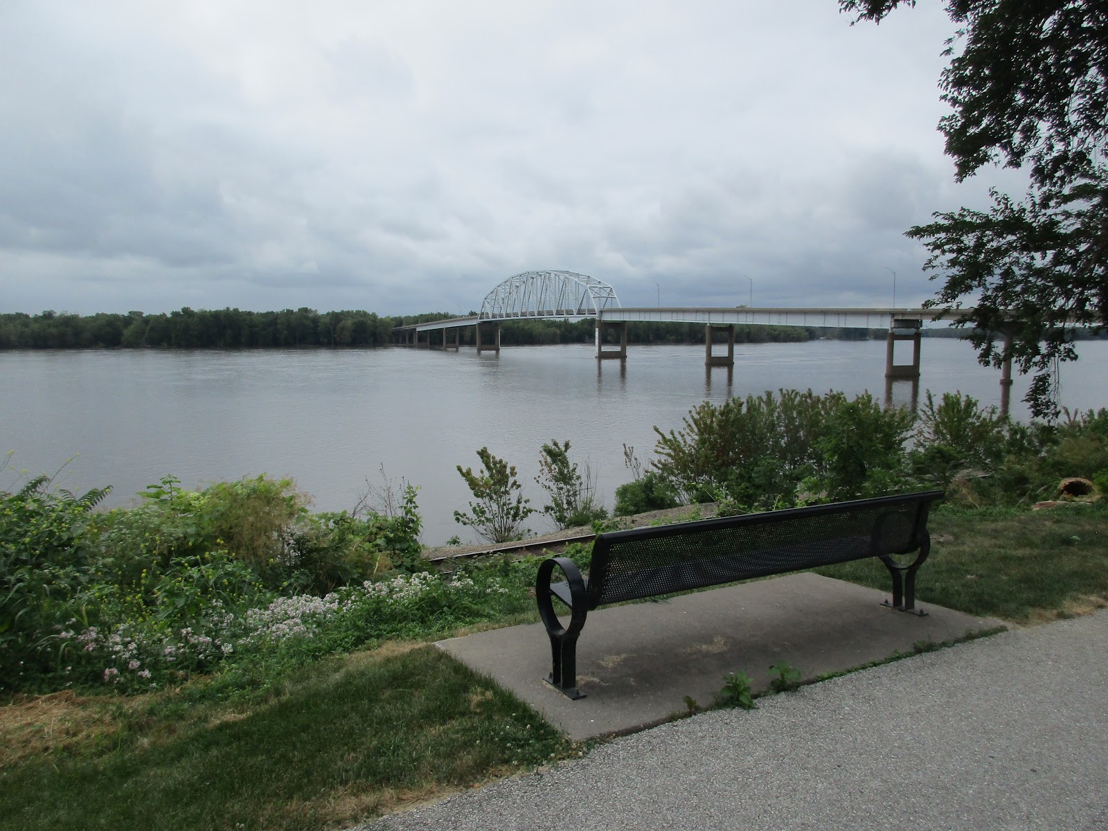 Heart and Sole: River walk, Muscatine, Iowa, and then I'm assaulted by ...