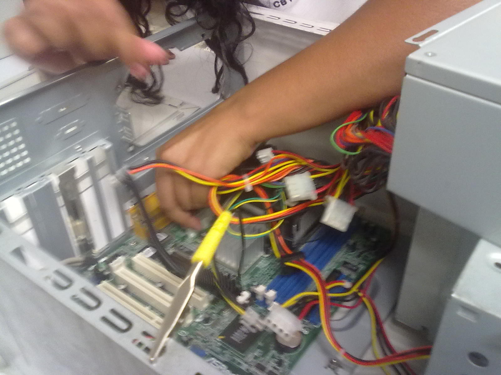 ENSAMBLE Y MANTENIMIENTO : MANTENIMIENTO CORRECTIVO DEL HARDWARE