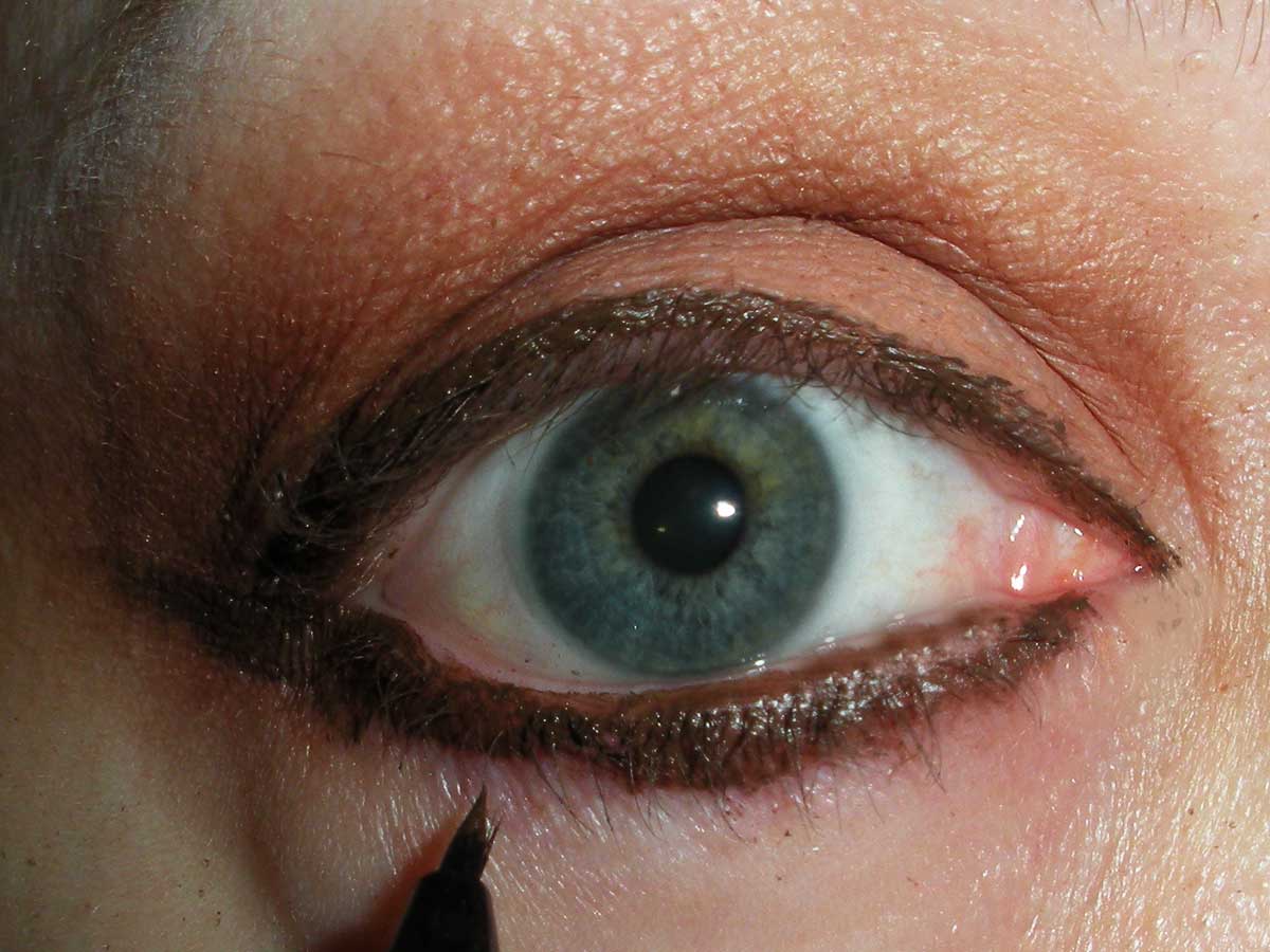 Brown eye shadow and lipstick