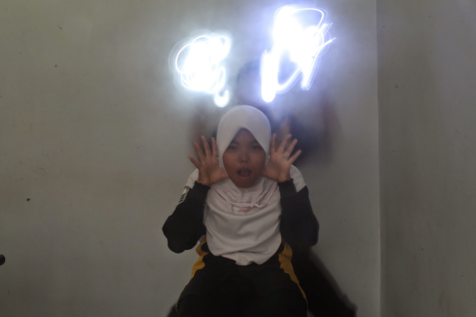 Teknik Bulb atau Shutter Slow pada Lighting grafiti Fotografi ~ Dinda ...