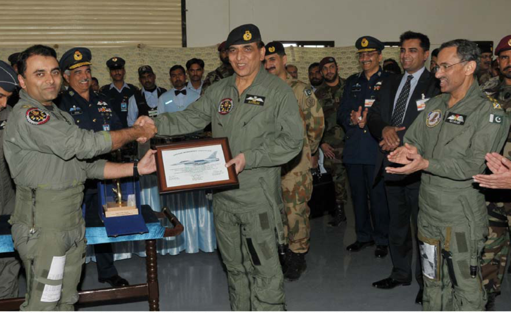 General Kayani And Air Chief Rao Suleman Visited Shahbaz Air Base ...