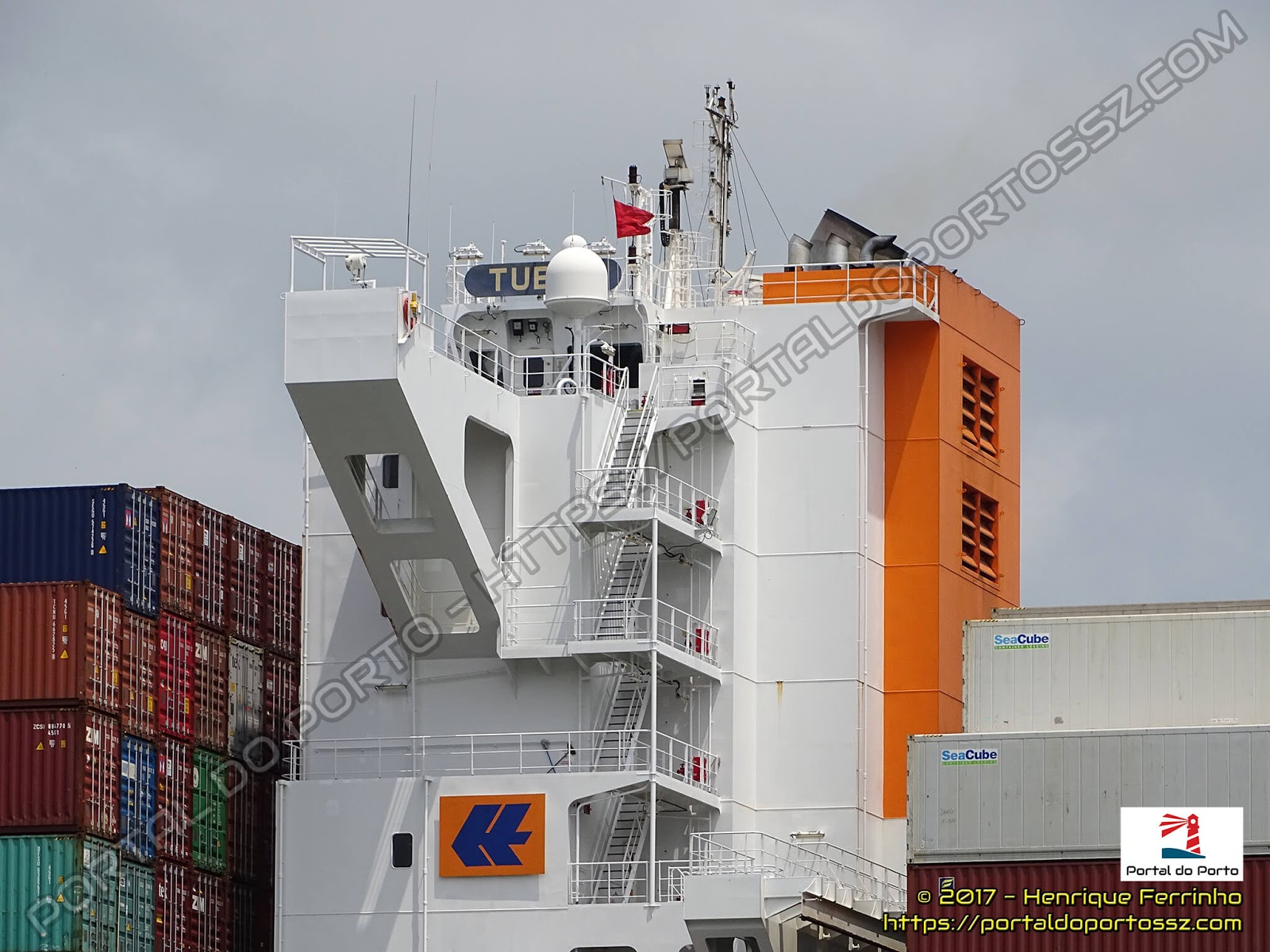 Tubul com as cores da Hapag-Lloyd - Portal do Porto