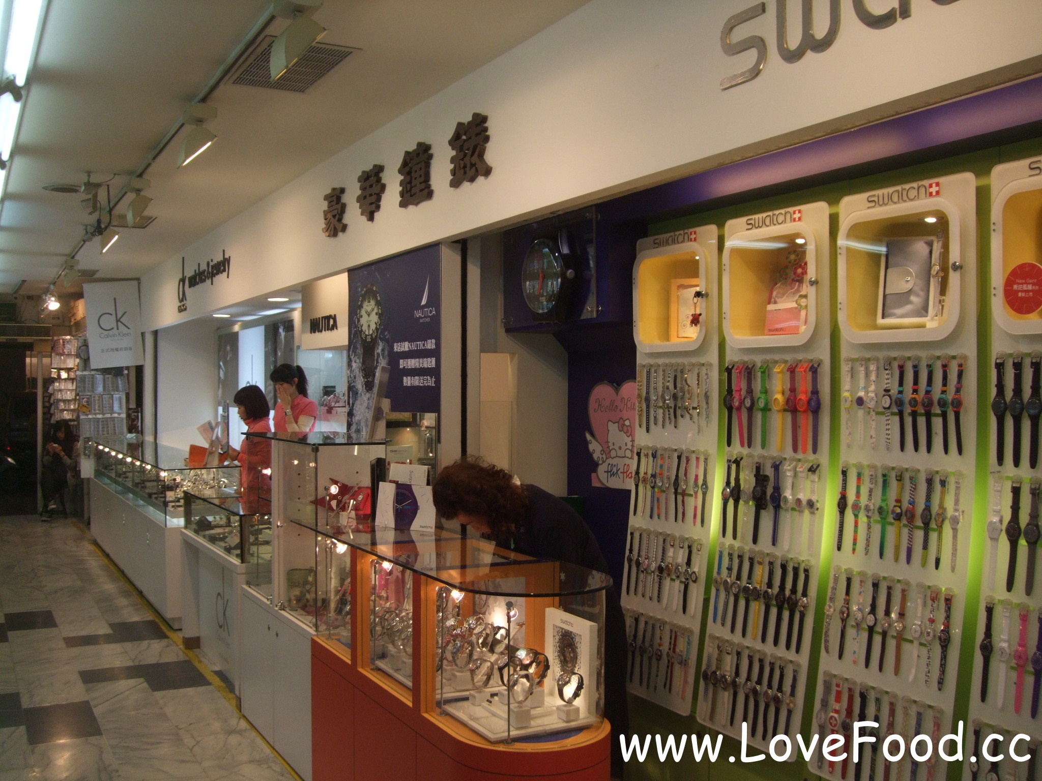 【台北萬華】萬年商業大樓 @ 西門町 - 扭蛋機 電玩模型 衣服皮件 樓上有湯姆熊 B1還有美食街 - Wan Nian Building