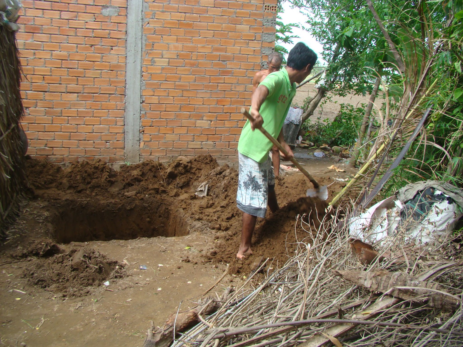 Soc Trang Team Construction Of Sanitation Latrine In Au Tho B