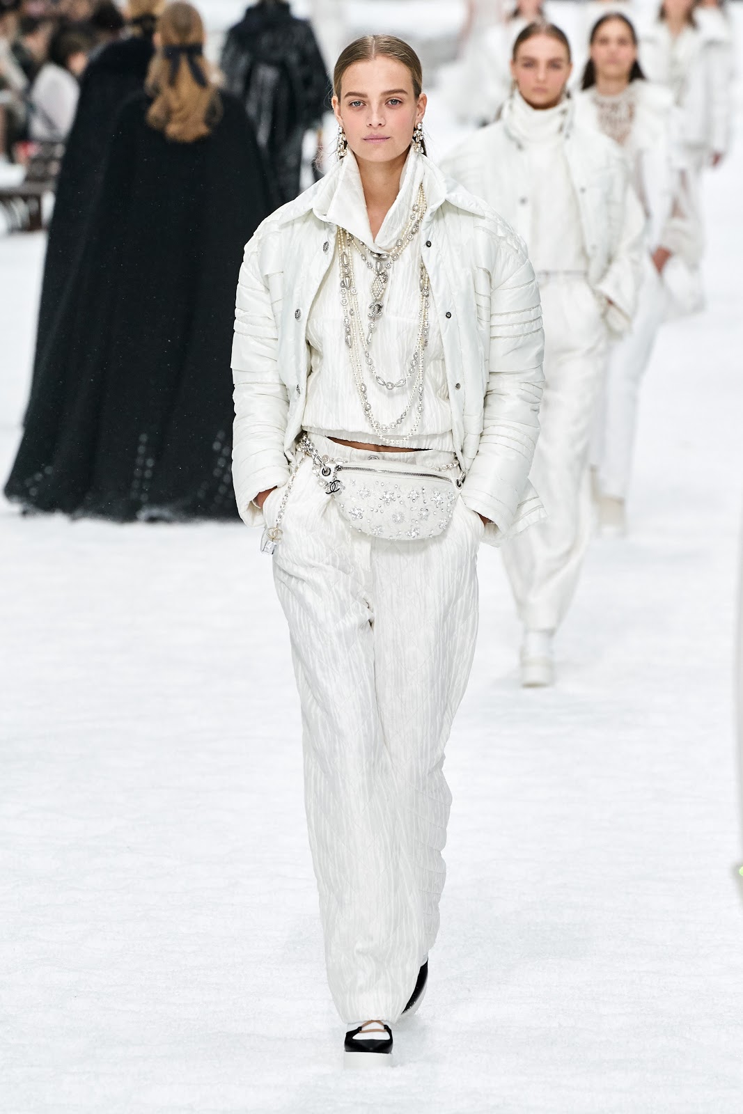 Chanel Fall-Winter 2019/20 Ready-to-Wear of Karl Lagerfeld | Cool Chic ...