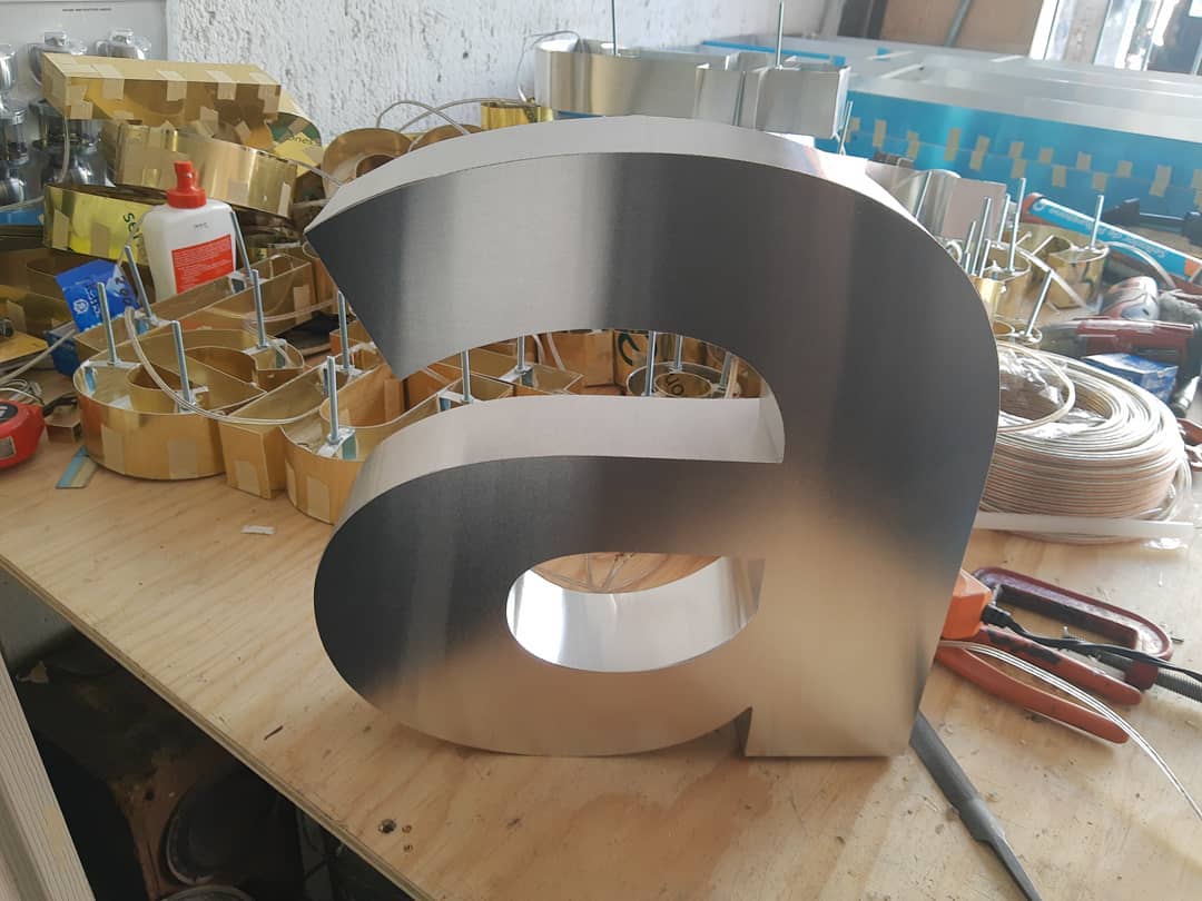 Letras 3D en Aluminio con Acrílico - Anuncios luminosos en Ciudad de México