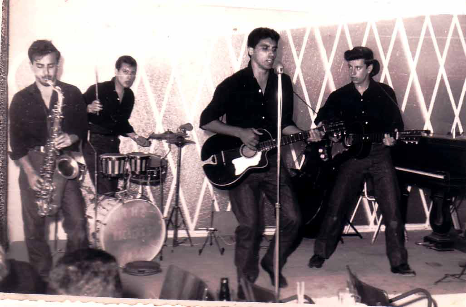 La Linea en Blanco y Negro: The Rocking Boys, Su Historia