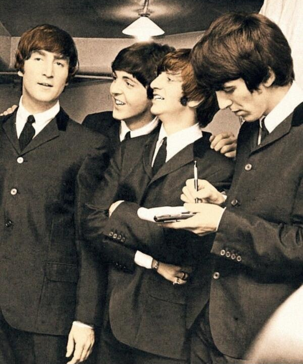 BEATLES MAGAZINE: BEATLES PHOTOGRAPHY EXHIBITION