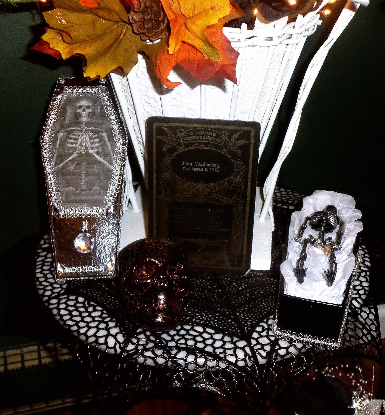 DEBBIE-DABBLE BLOG: Halloween Vignettes in the Dining Room, 2018