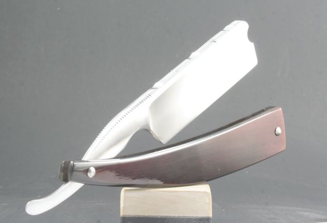 A Razors Tale: Custom Straight Razors