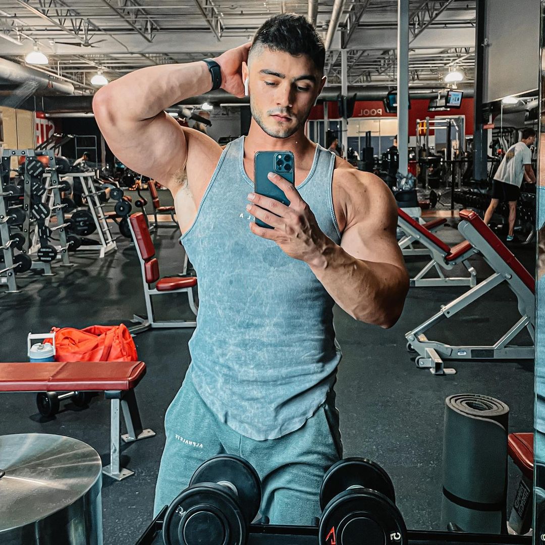 FITNESS INFLUENCER – Qwin Vitale – Monday XYZ