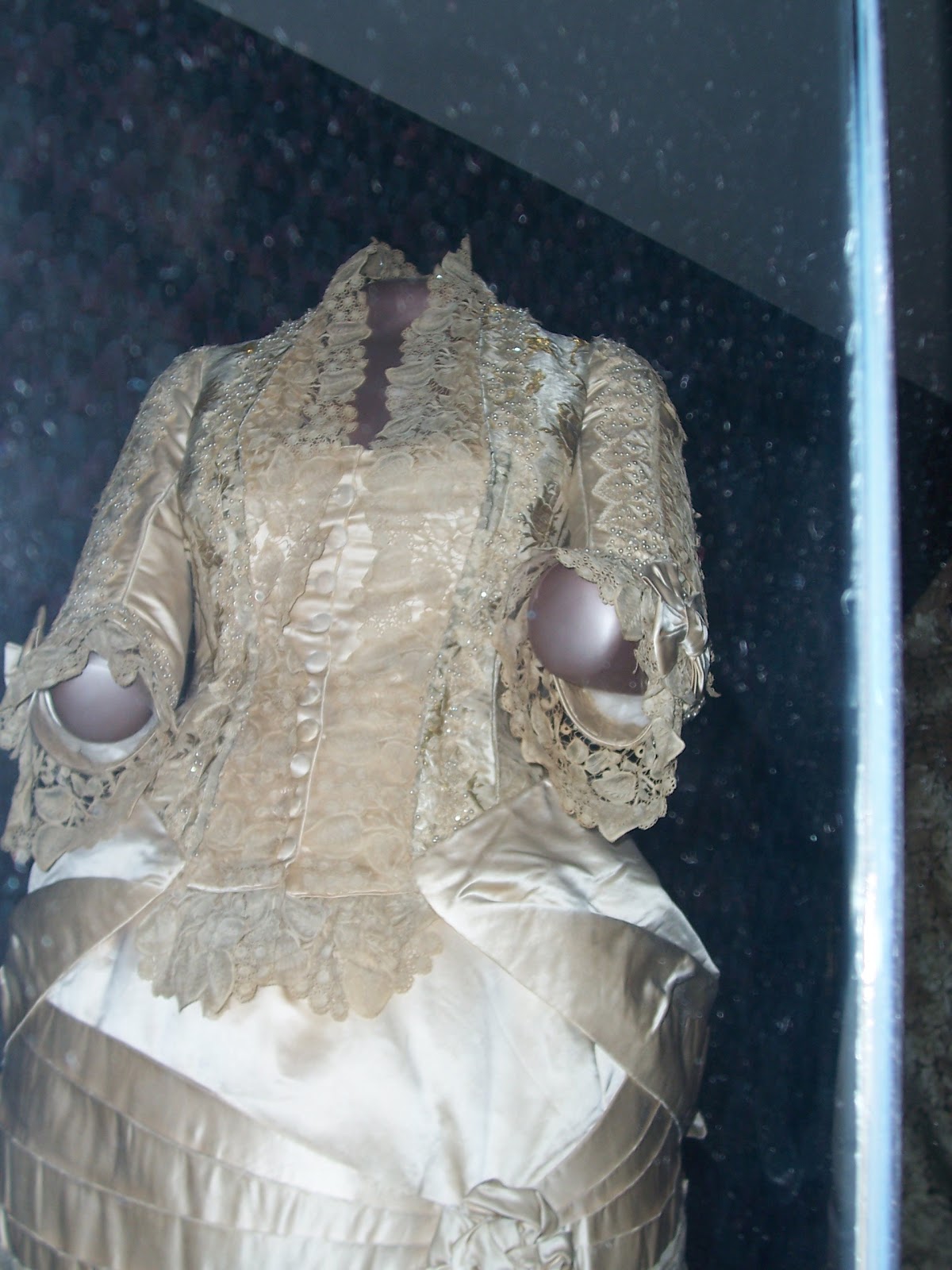 Maggie's Costume Wardrobe: First Ladies gowns and lots of jewels