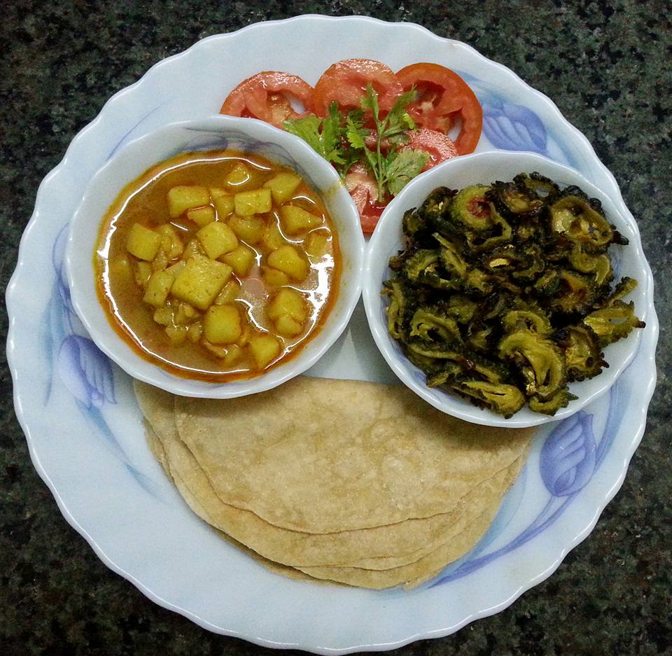 AmgeleRandapaakuda: Lasooni Potato with thin gravy and Karela Roast Subjee