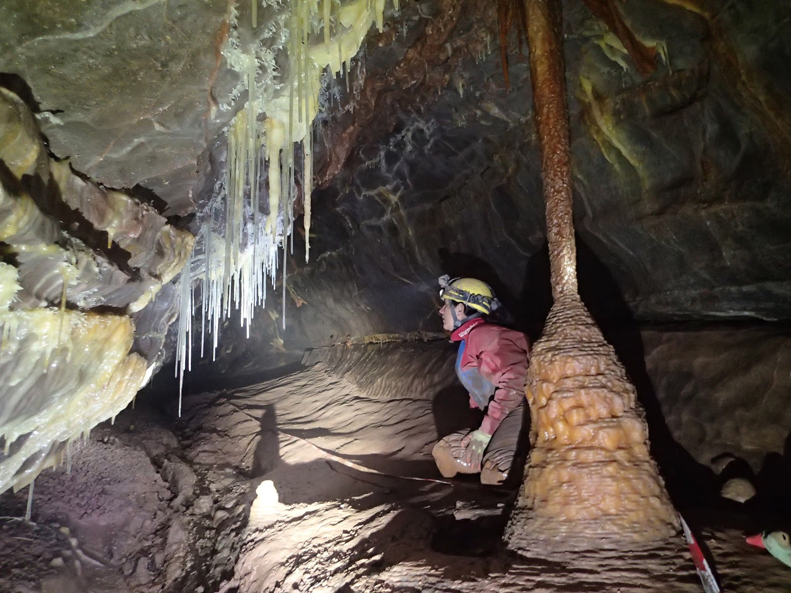 Dudley Caving Club: Climbs, traverses, route finding and getting stuck ...