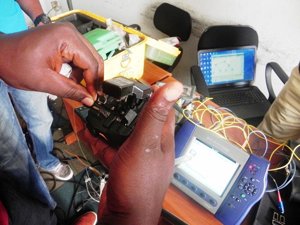 100% PRACTICAL FIBER OPTICS TRAINING LEADING TO CFOT